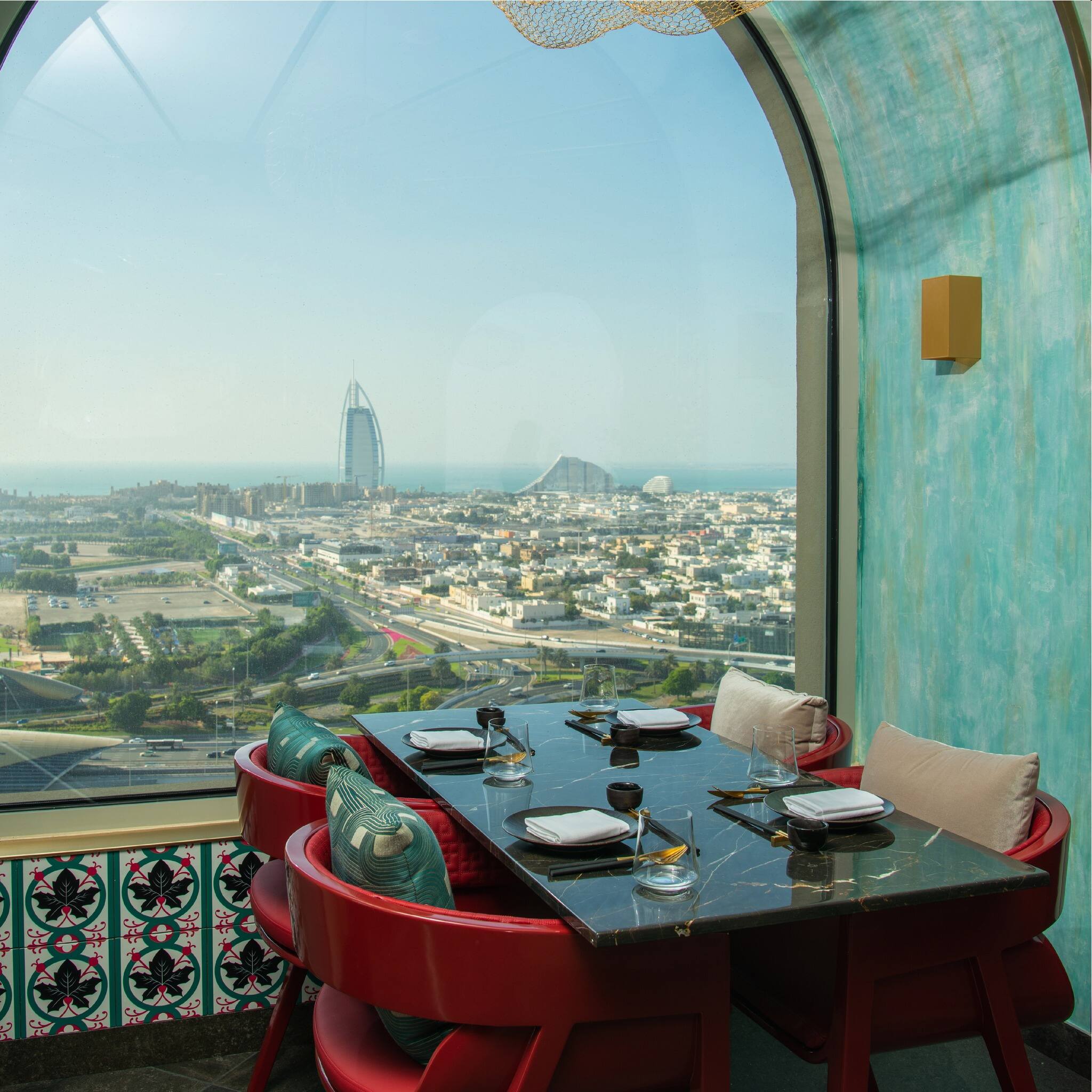 Dubai's Ultimate Christmas Brunch Guide | Visit Dubai