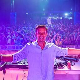 90s Brunch with Pat Sharp | Visit Dubai