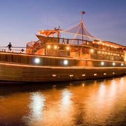 Rustar Floating Restaurant | Visit Dubai
